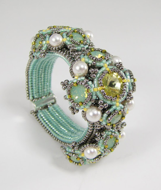 Elegant Beadwork Jewelry Tutorials by grakowsky includes Beaded Cases ...