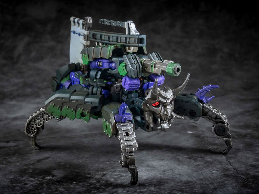 Super Punch: Third party iron samurai Transformer turns into a tank and ...