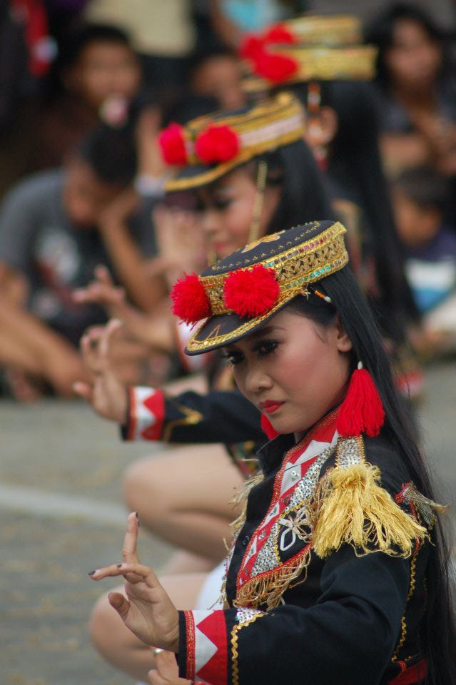 JOGJA CULTURAL: ANGGUK : TARI TRADISI YANG TERKESAN SEKSI