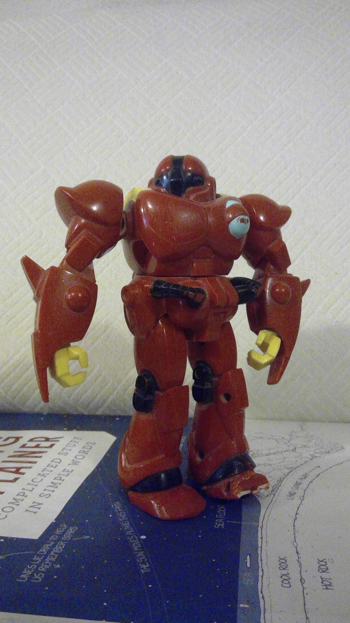 The Trendy Troodon: Giant Robot Review: The big red Robotech guy!