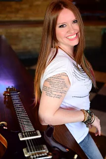 Shannon Curfman: interviewed by Arlene R. Weiss for guitarinternational.com