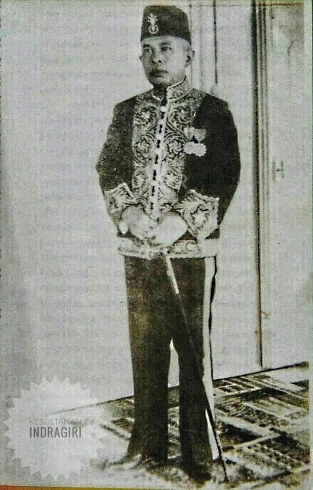 Berita TV Malaysia: Muskat baju hitam bersulam benang emas