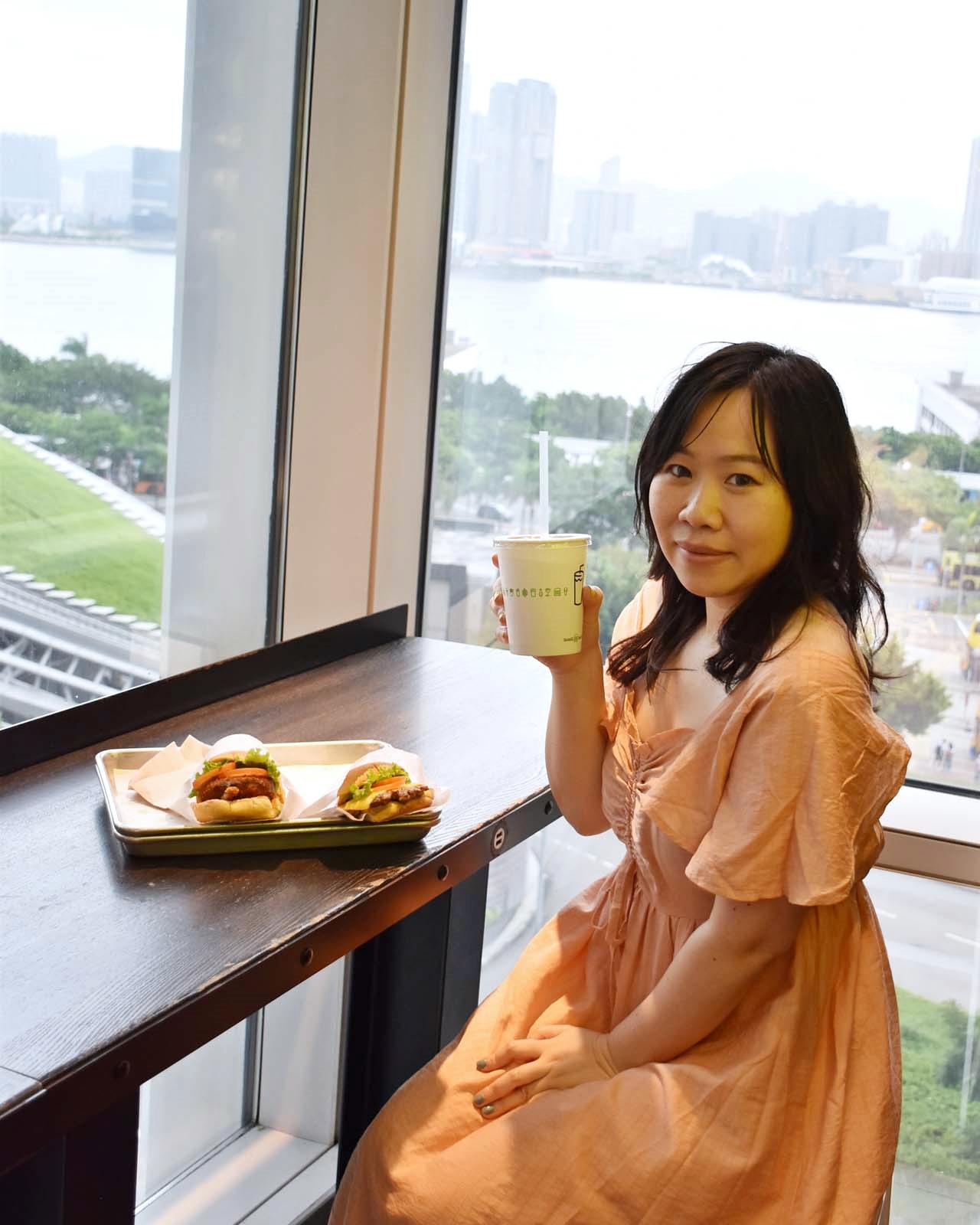 [香港素食] 中環 | Shake Shack ifc：牽絲芝士炸菇堡 望住海景食素漢堡 | 《早晨DAILY》