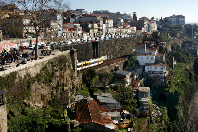 ATRIBUTOS - FOTOGRAFIA: FONTAÍNHAS - PORTO