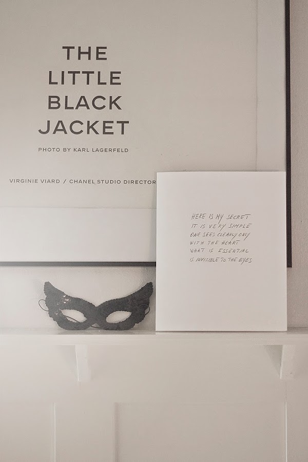 UN HALL DE BLANCO INMACULADO | Decoración