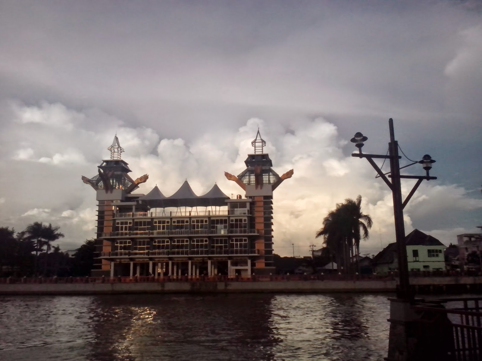 Qoreader Blog : [Photography] Sightseeing Tower's Waterfront Banjarmasin