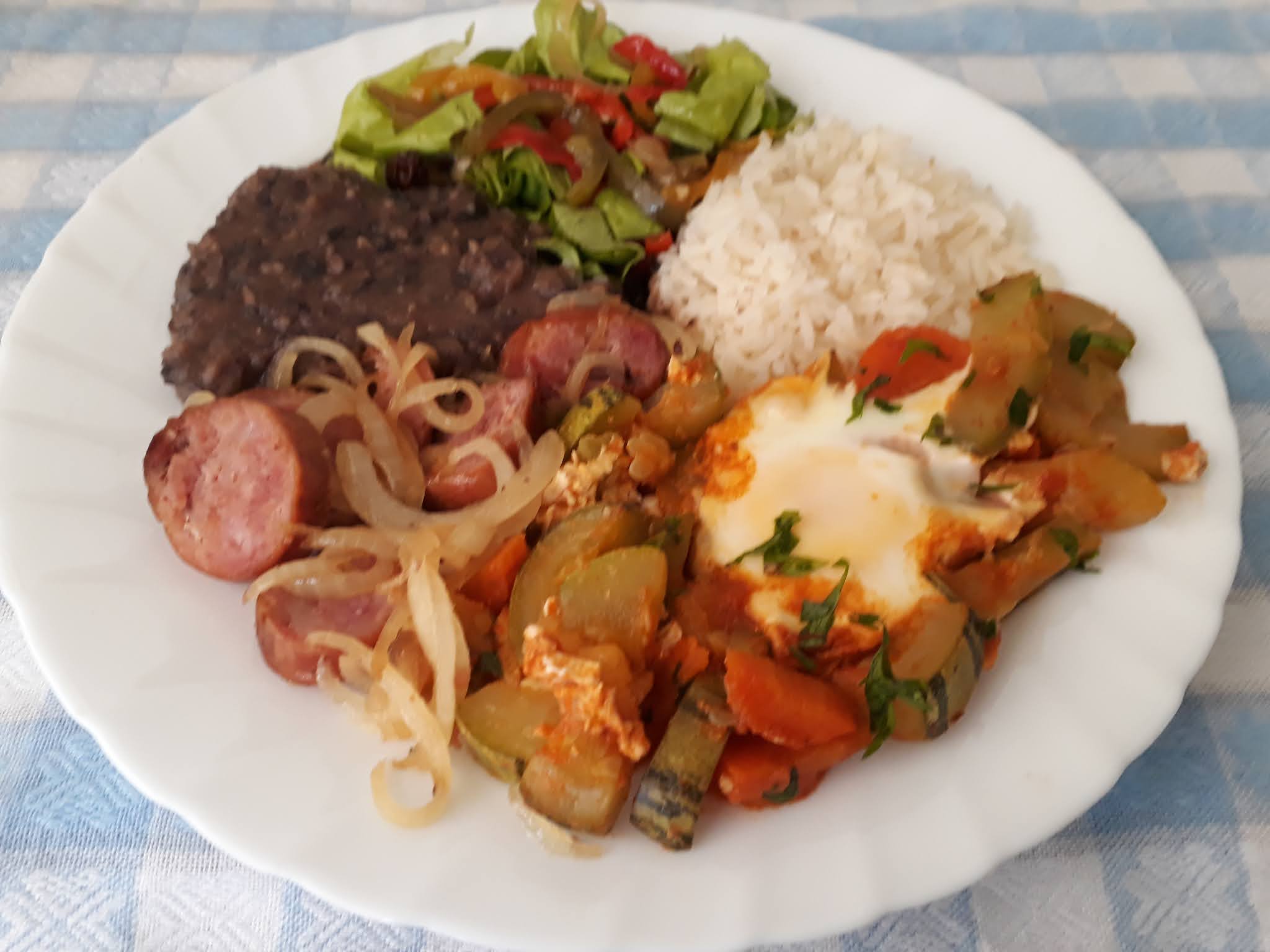 Piteisdadinha: ABOBRINHA E CENOURA REFOGADAS com ovos, linguiça ...