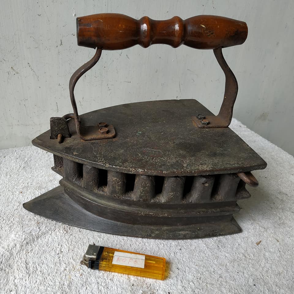 Roemah Temoean : Setrika Jadul Batavia bahan Kuningan tebal - ( terjual )