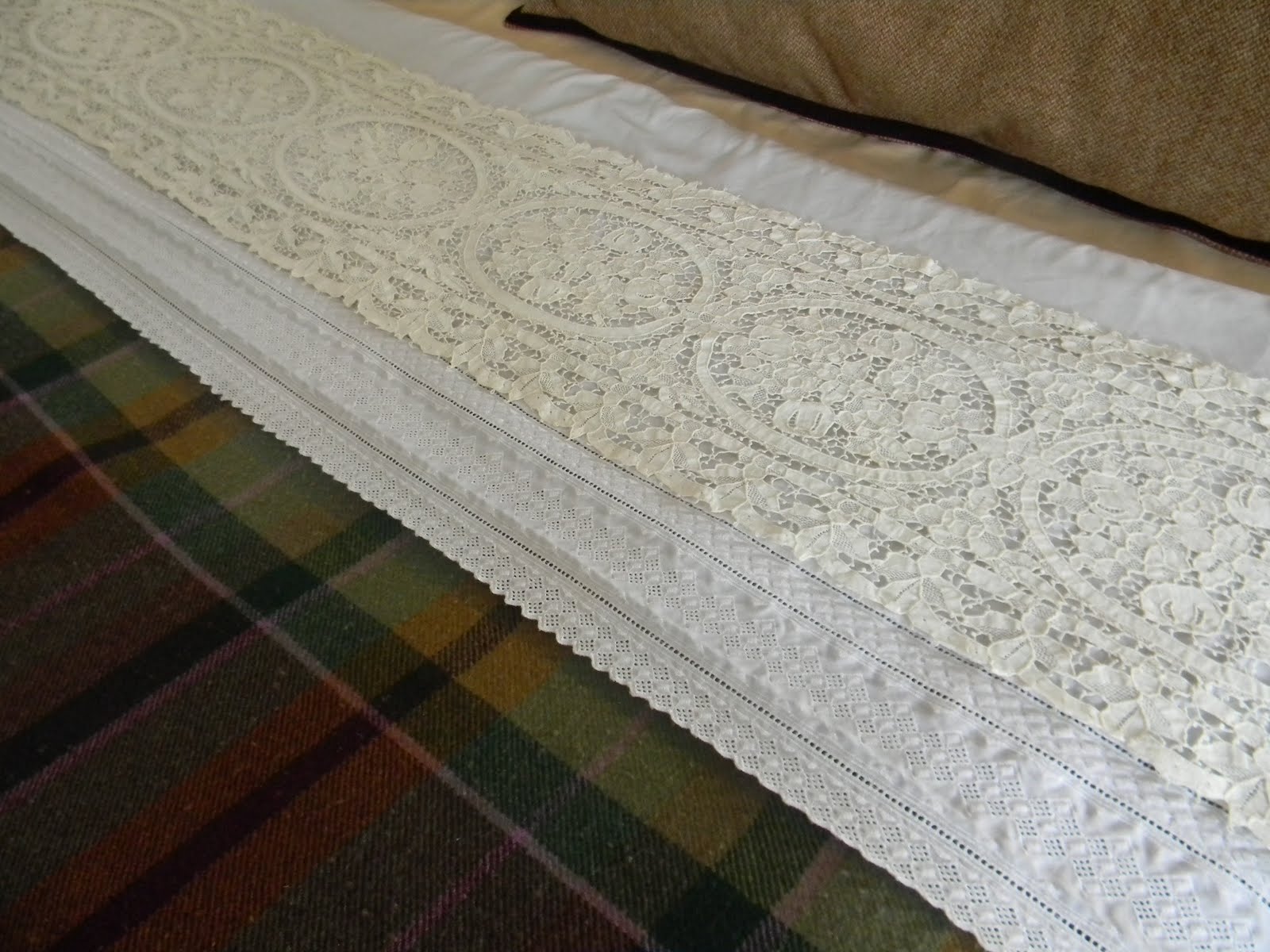 Vintage Lace Runner = King Sized Bed (border) Sheet