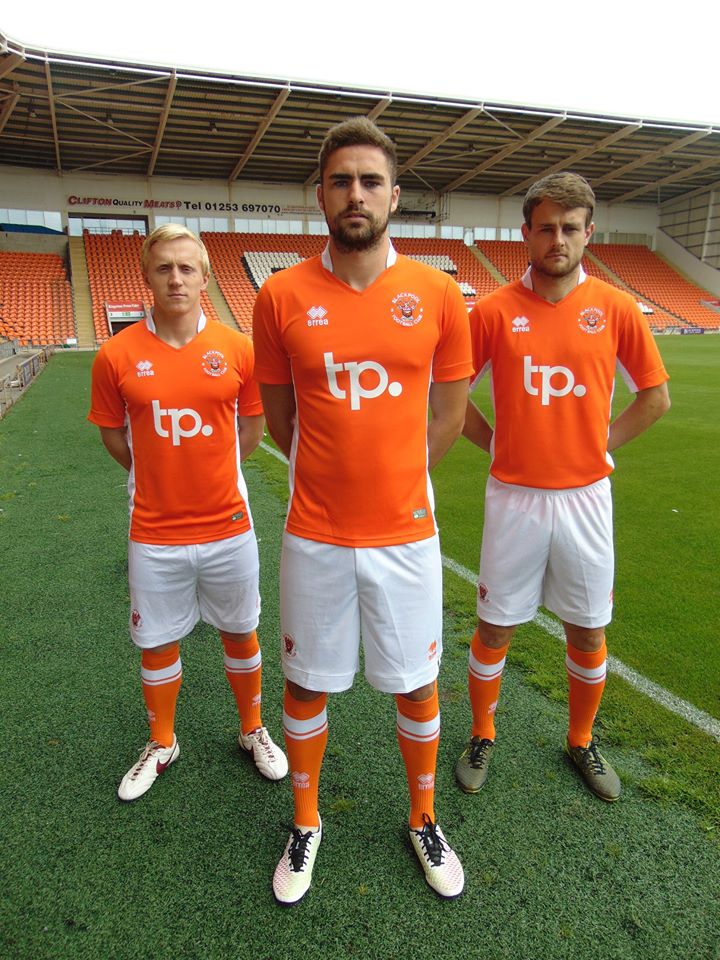 Camisas de Futebol: Home kit do Blackpool para a temporada 2016-17