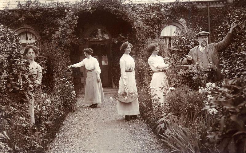 50 Amazing Found Photos Capture Edwardian People in Their Gardens ...