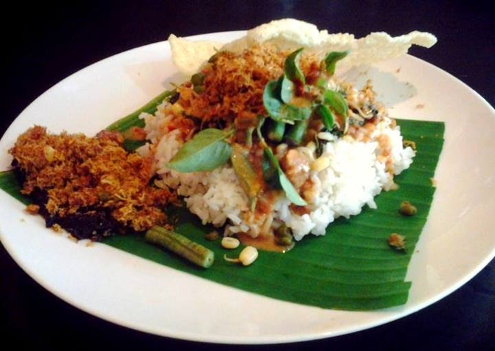 Pecel Madiun + Empal Ayam Kaleo Pontianak