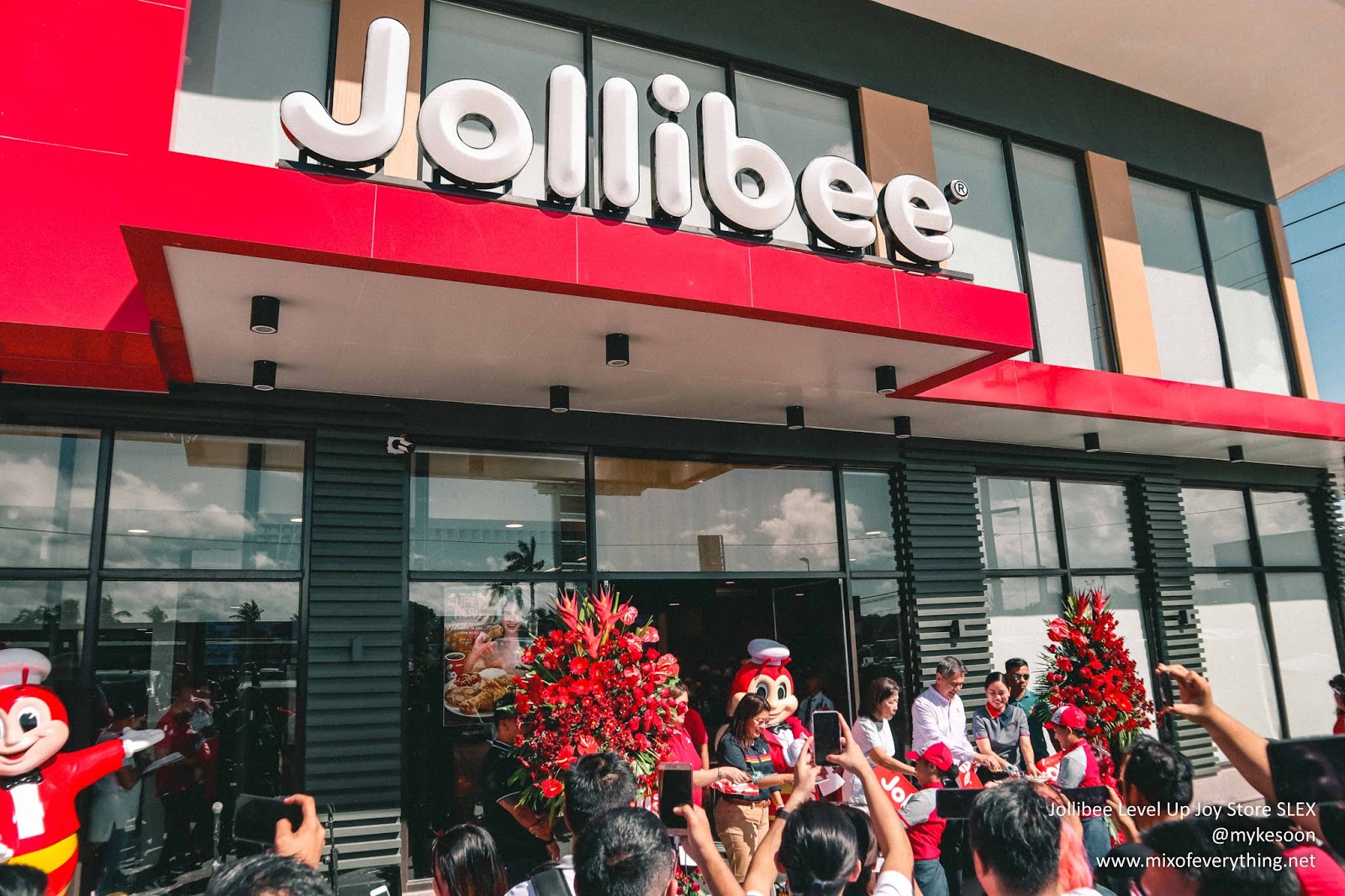 Jollibee Opens New Level Up Joy Store in SLEX with first ever dual lane ...