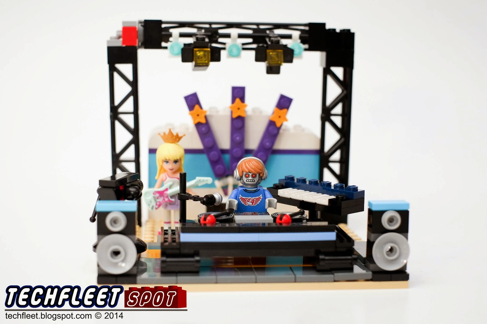 techfleet spot: Lego Robot DJ Booth With Stephanie