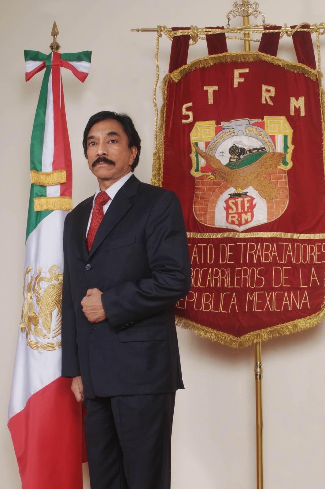 Servicio de Imagen Profesional, SIP: Diputado Victor Flores Morales