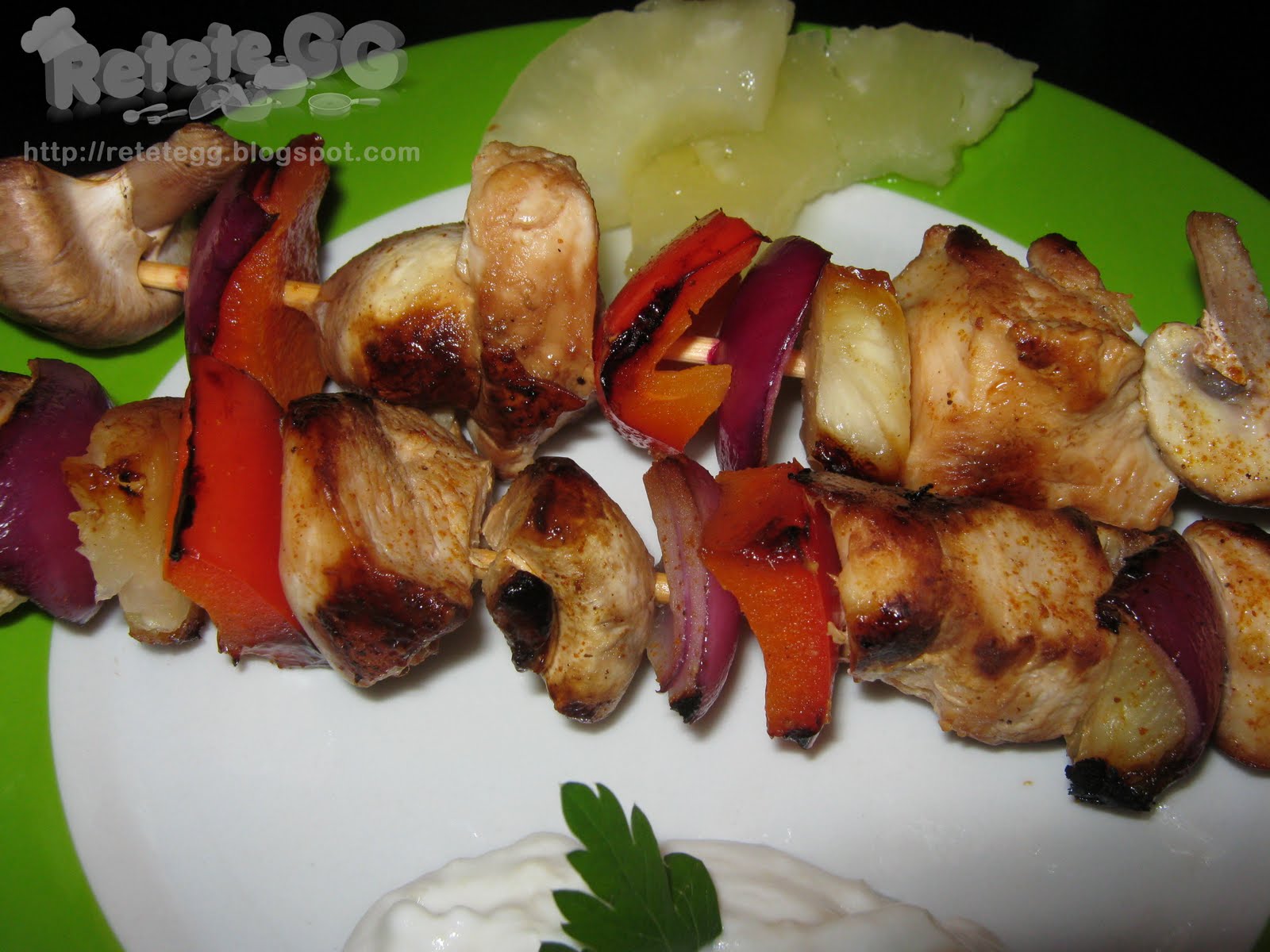 Retete gustoase si garnisite: Frigarui de pui cu ananas