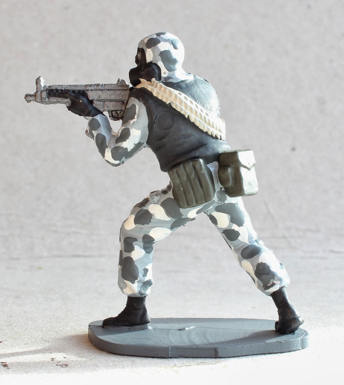 Commander of Plastic Men!: AIRFIX MODERN SERIES 1/32 SCALE