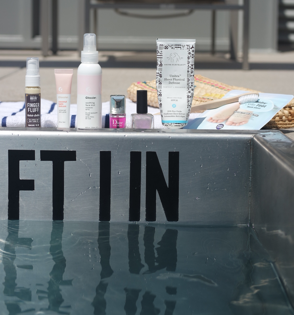 DIY Your Mani/Pedi Outside with the Ultimate Summer Mani Pedi | LEO ...