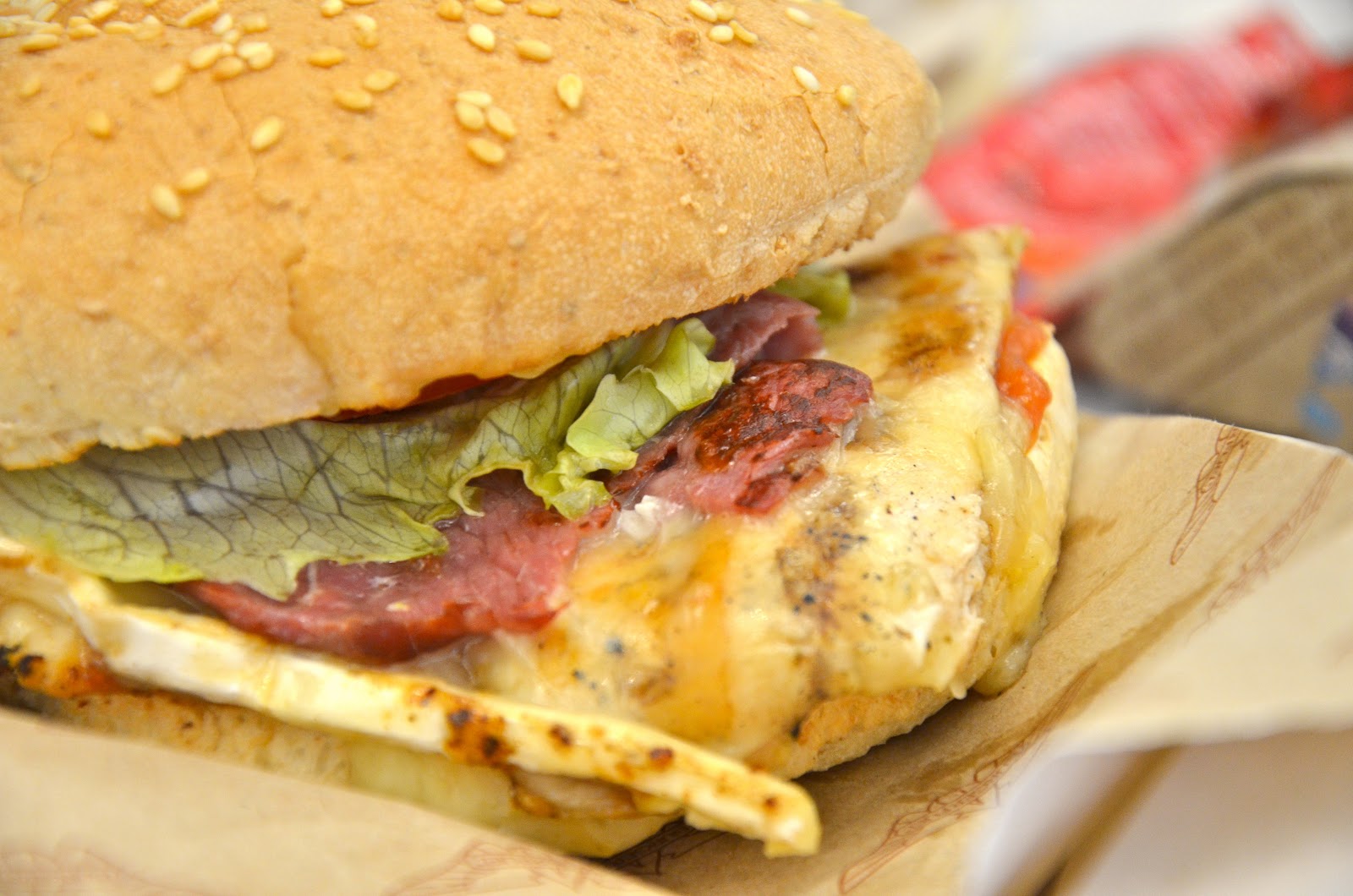 Living to EAT: Backfire Gourmet Chicken Burger - Dhs 31, Burger Fuel ...