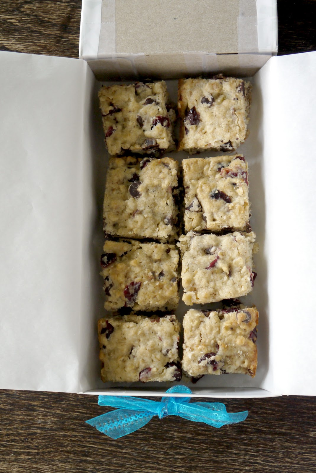 Sense and Simplicity: Cookie Gift Packaging Using a Wrapped Box