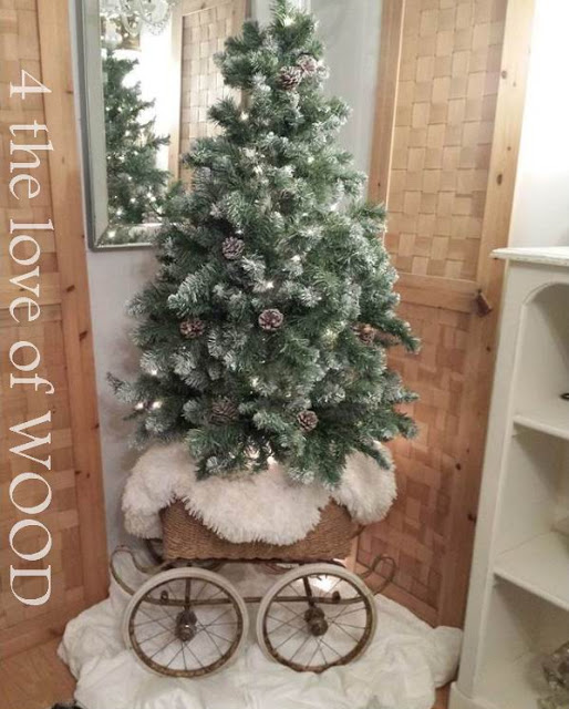 4 the love of wood: CHRISTMAS TREE ON WHEELS - vintage pram, suitcase ...