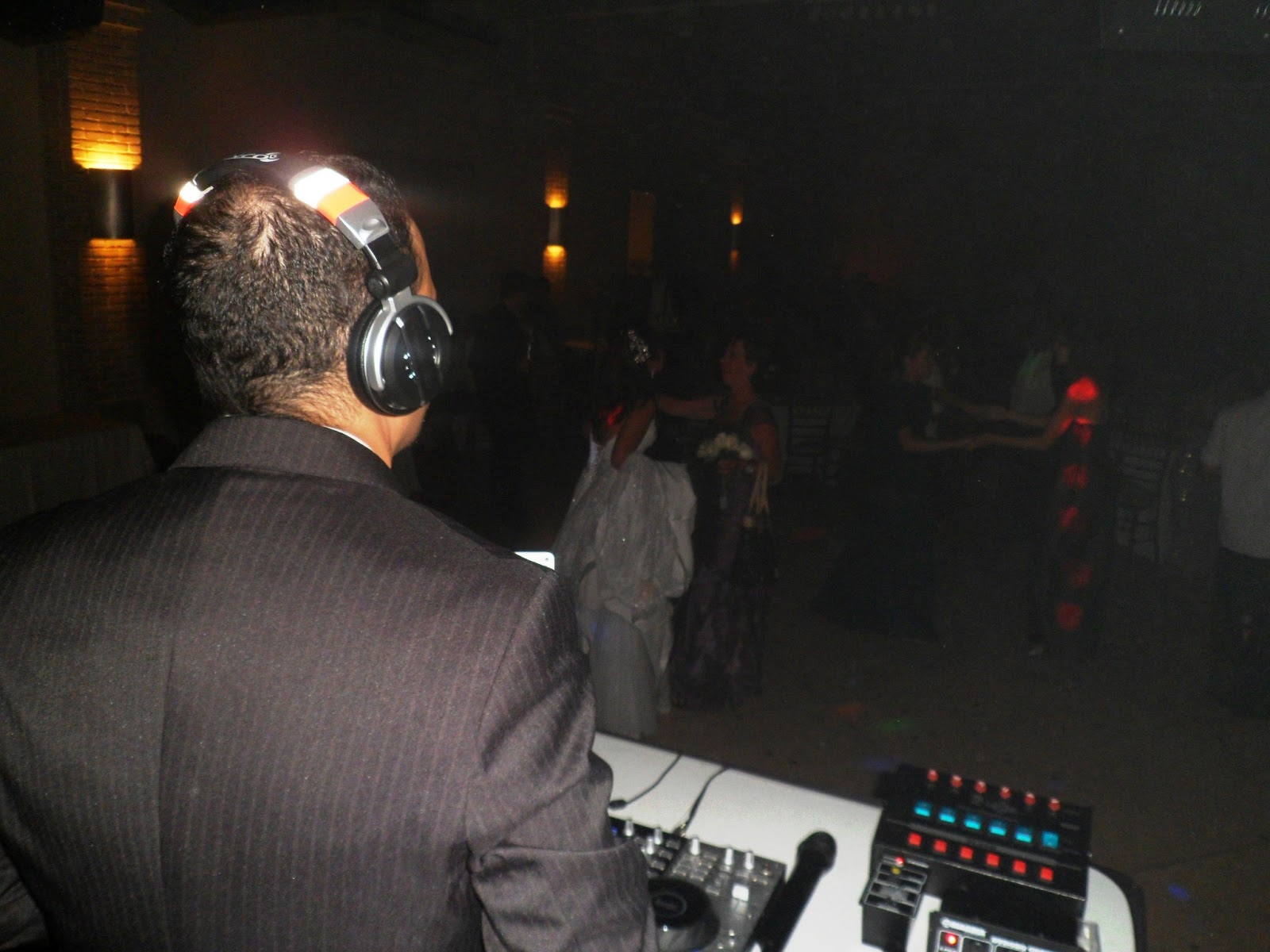 Danika eventos Som - Dj - Iluminação - Efeitos - Imagem: Casamento de ...