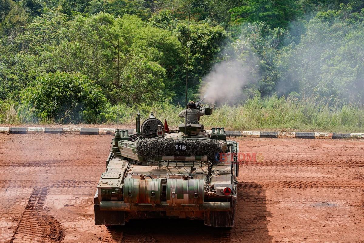 The Dead District: PT-91M Pendekar MBTs of the Malaysia Army at firing ...