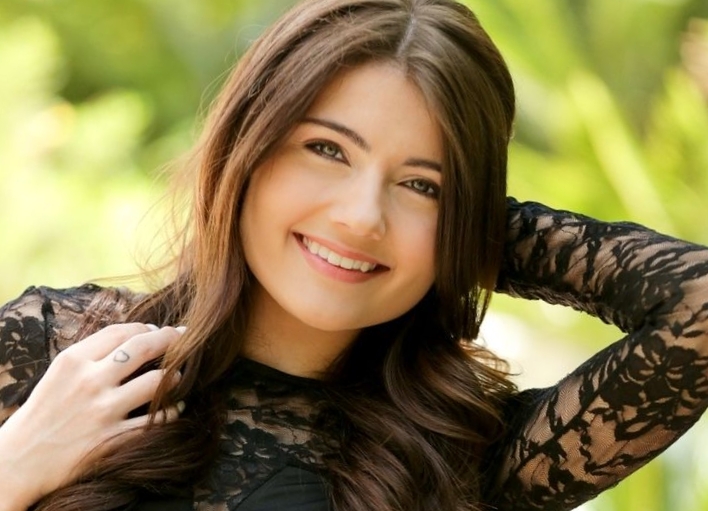 Adria rae Biography !! Early life & Education of Adria rae ~ deshi Stories