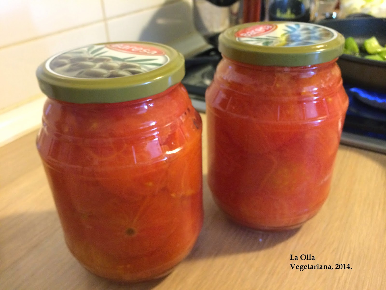 La Olla Vegetariana: Conserva de tomate tamizado y tomates enteros...