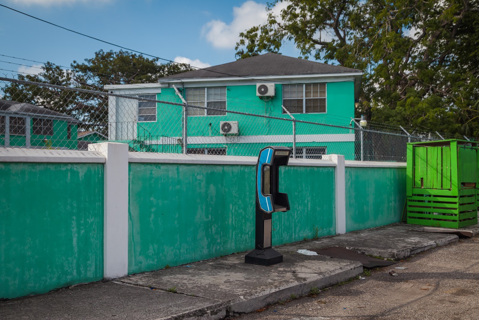 Nassau - Where Luxury and Poverty Meet - Explore the World with Simon ...