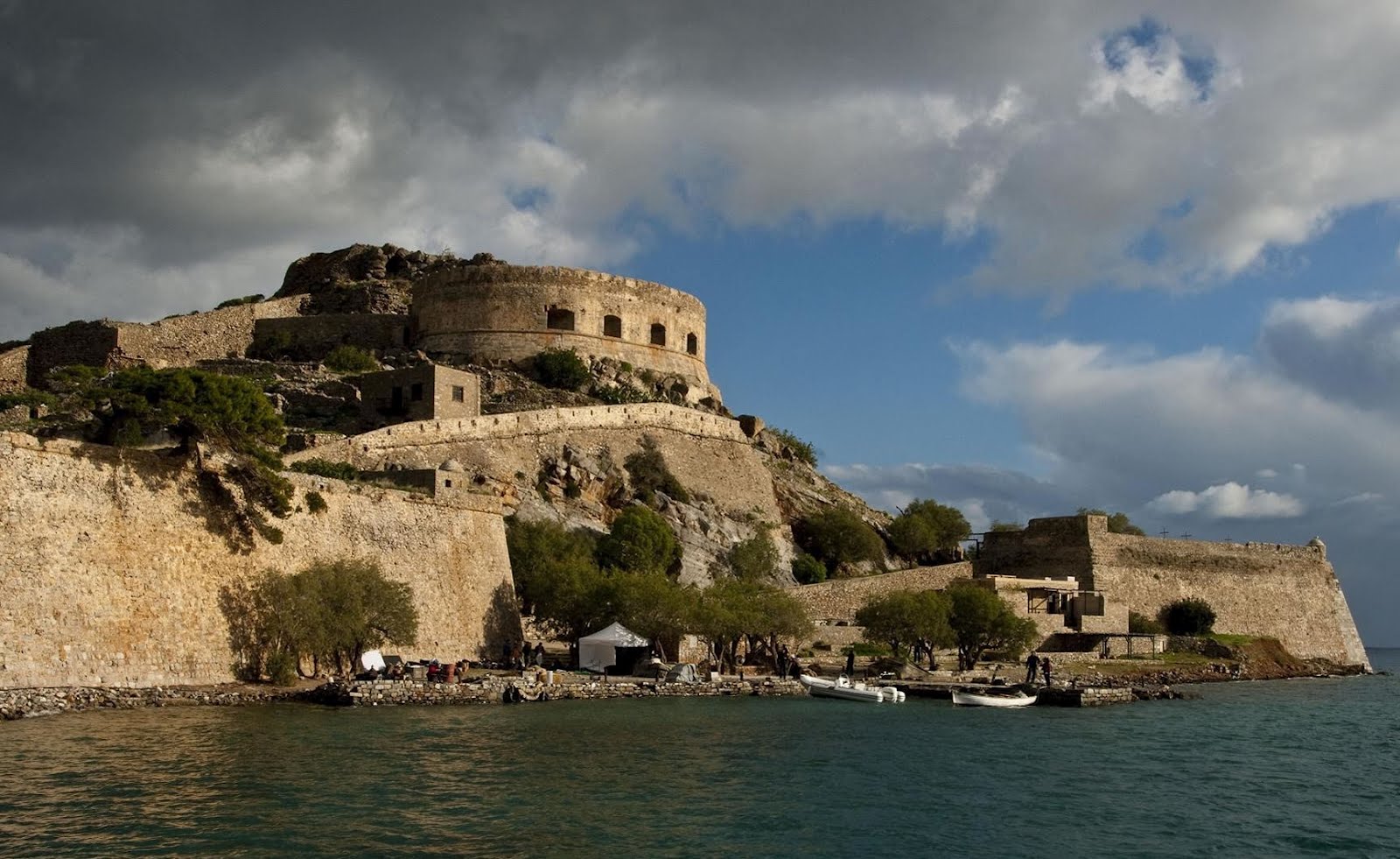 Serija Ostrvo: O seriji