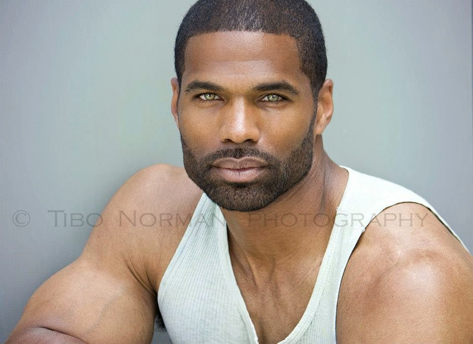 Blog Tuinque: Modelo negro de olhos verdes Louis Allen III