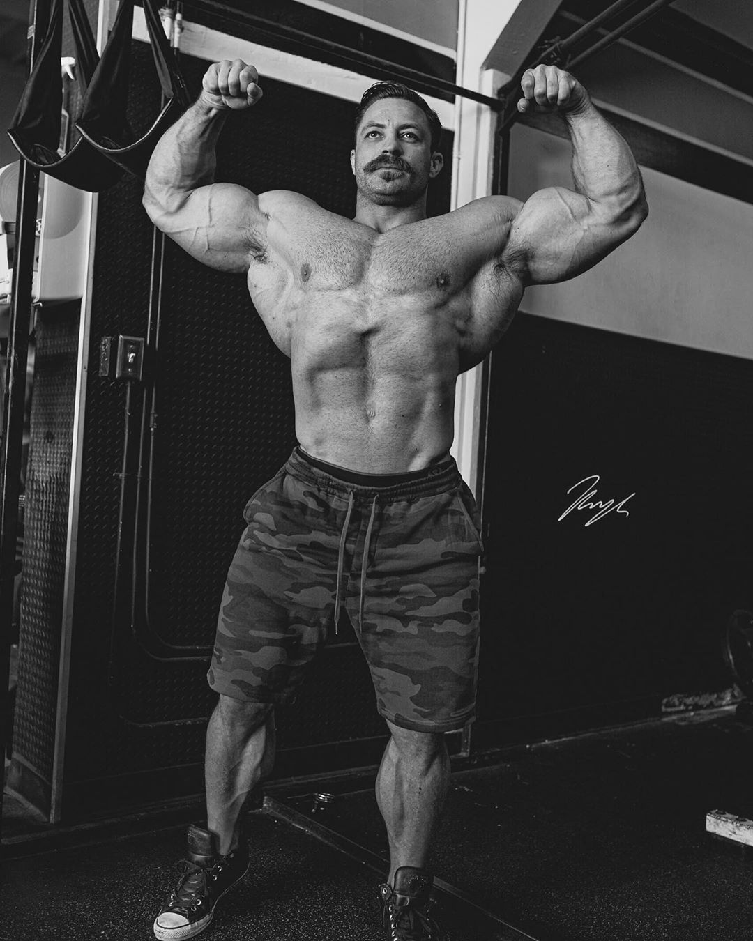 Muscle Lover: Luke Carroll