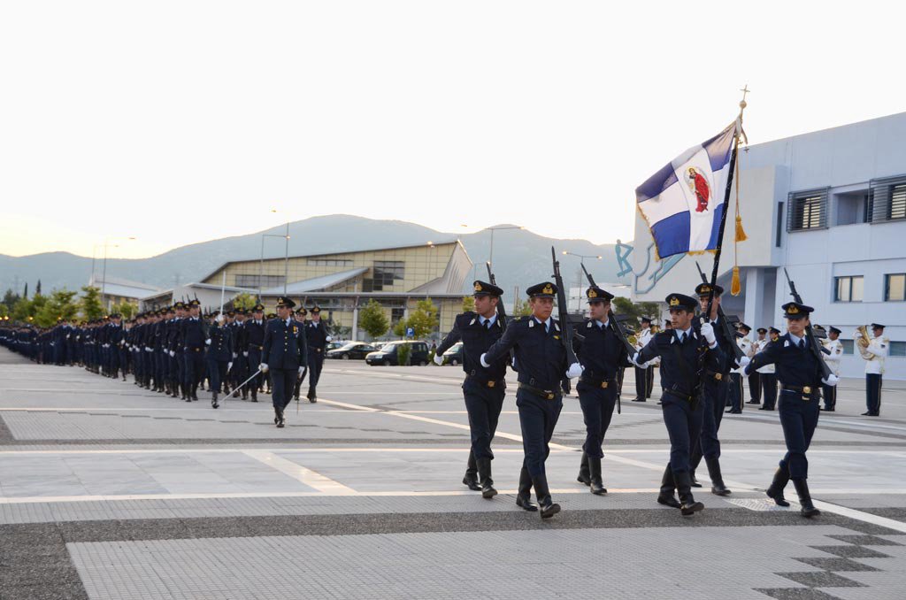 ΣΤΗΝ ΣΧΟΛΗ ΙΚΑΡΩΝ ΟΡΚΙΣΤΗΚΑΝ ΚΑΙ ΠΑΡΕΛΑΒΑΝ ΞΙΦΗ ΟΙ ΝΕΟΙ ΑΝΘΥΠΟΣΜΗΝΑΓΟΙ ...