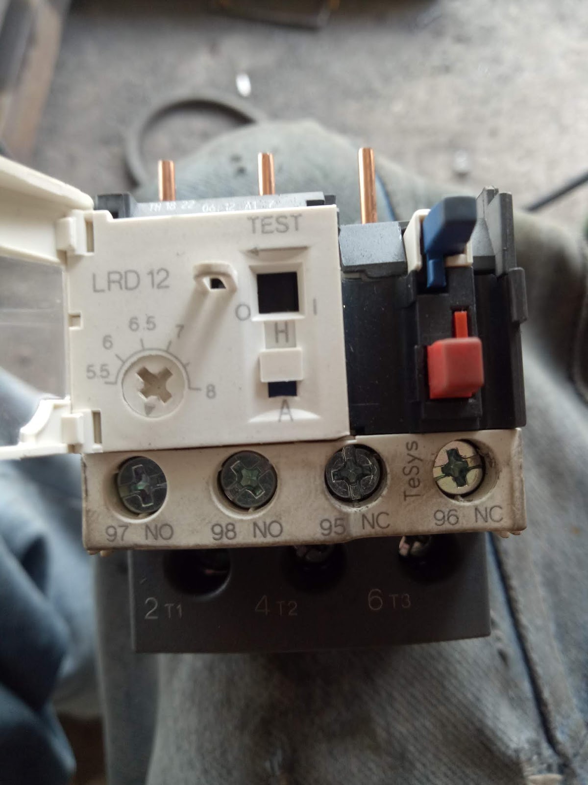 Cara menentukan settingan thermal overload relay untuk Pengaman motor ...