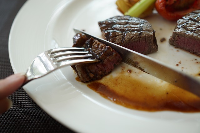 How To Eat Healthy: How to Eat Steak Properly in Table Manners