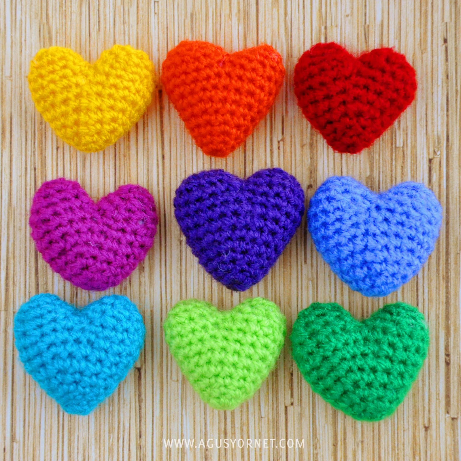 DIY: Corazonctios tejidos a Crochet / Crochet hearts | Agus Yornet Blog