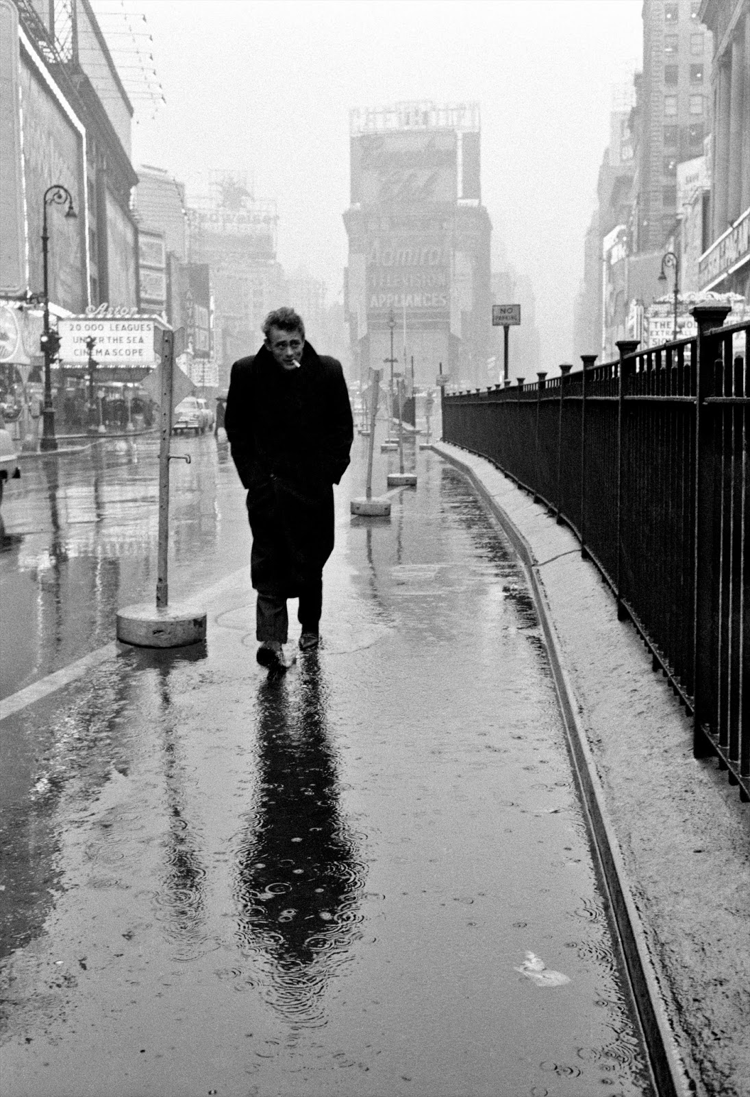 1955, James Dean in Times Square
