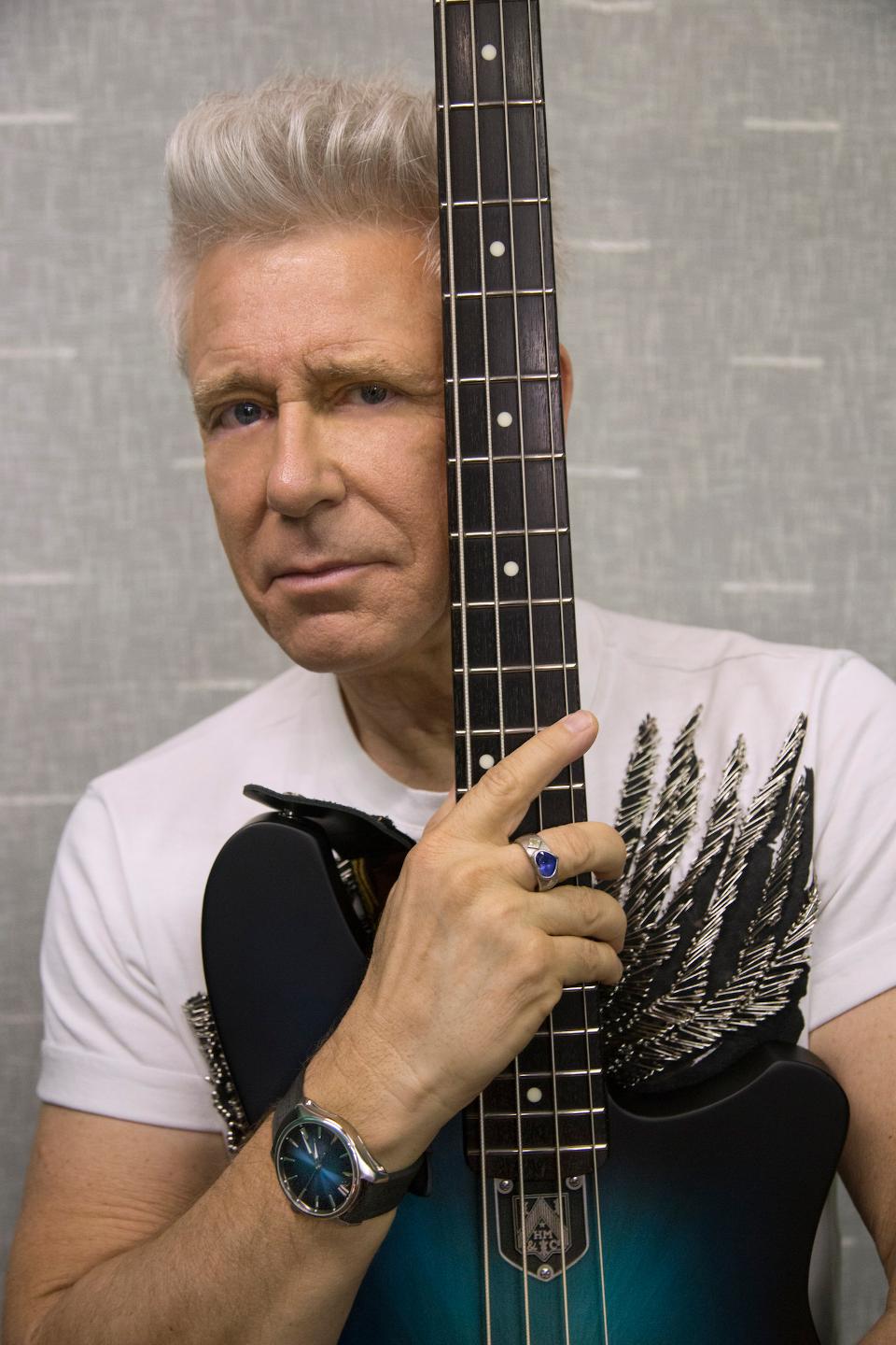 U2 Sombras e Árvores Altas - Blog: H. Moser & CIE e Wild Customs criam ...