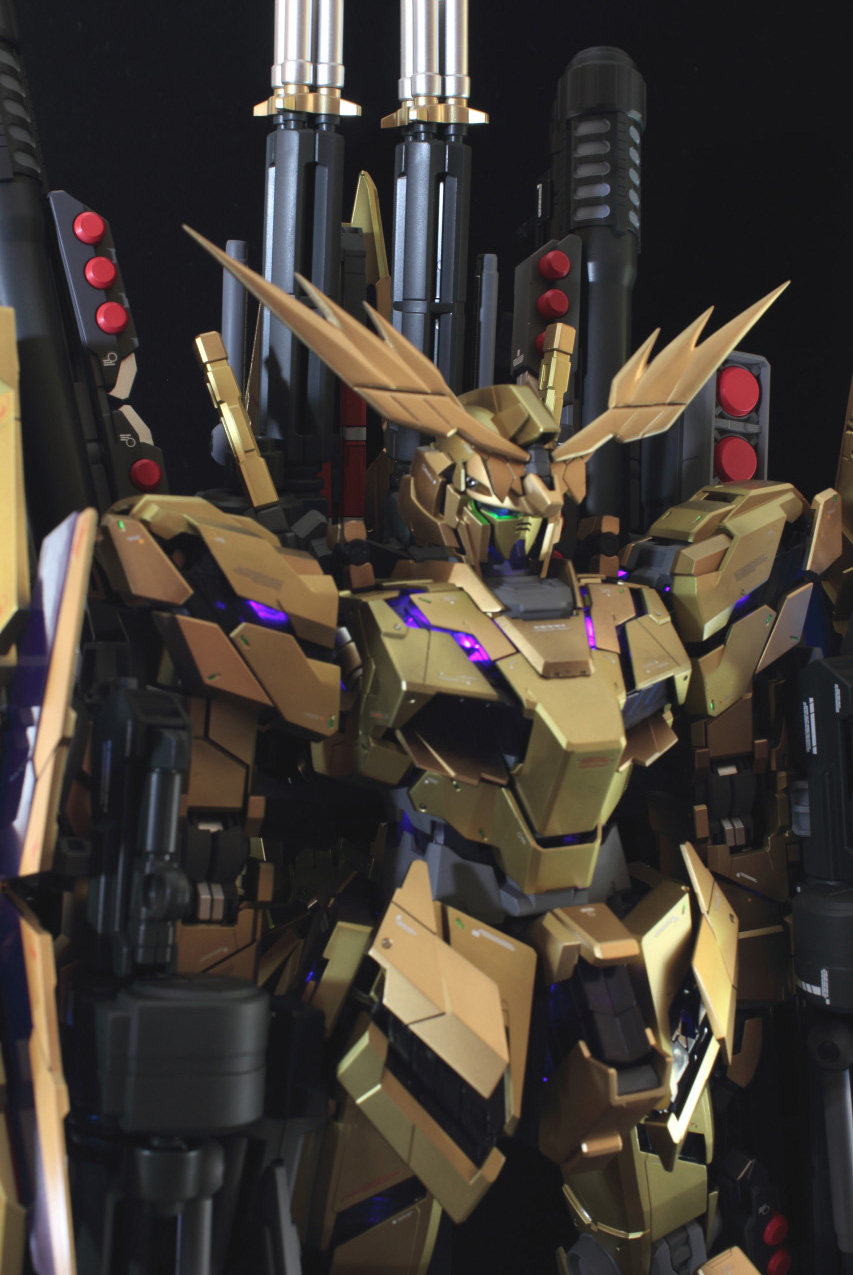 Custom Build: PG 1/60 Unicorn Gundam Phenex + Full Armor Equipment