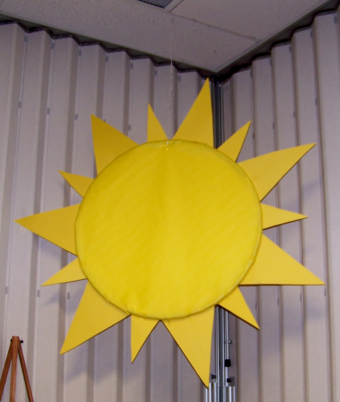 Awakening - Teaching Bible to Children: A Hanging Sun