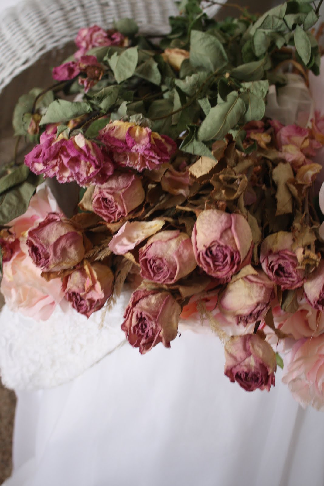 .: Dried roses love