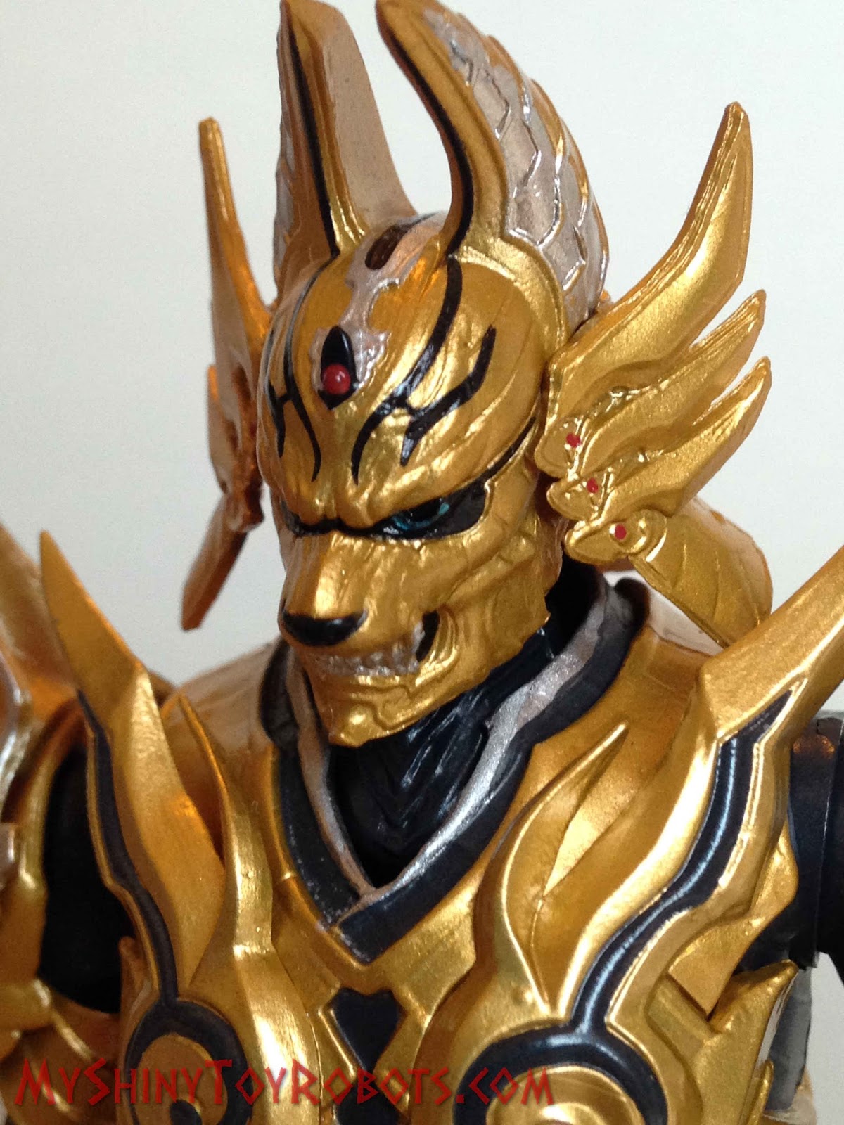 My Shiny Toy Robots: Toybox REVIEW: S.H. Figuarts Garo Raikou Ver.