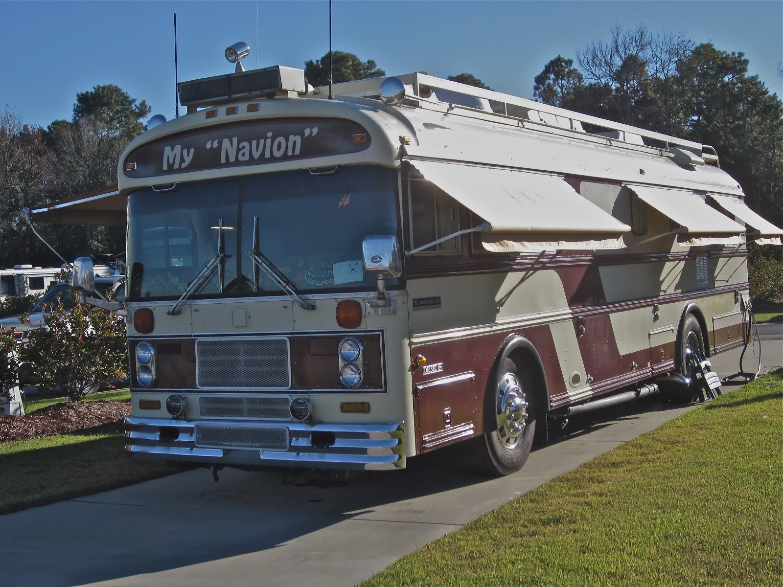 BLUE SKY AHEAD: Thanksgiving & 1980 Bluebird Wanderlodge