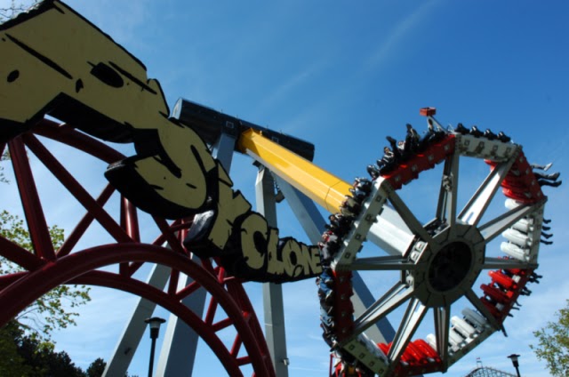 One Tank Trips: Defy gravity on new "thrill" machine, WindSeeker, at ...