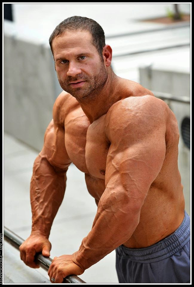 Muscle Lover: American bodybuilder Thomas Lenihan (2)
