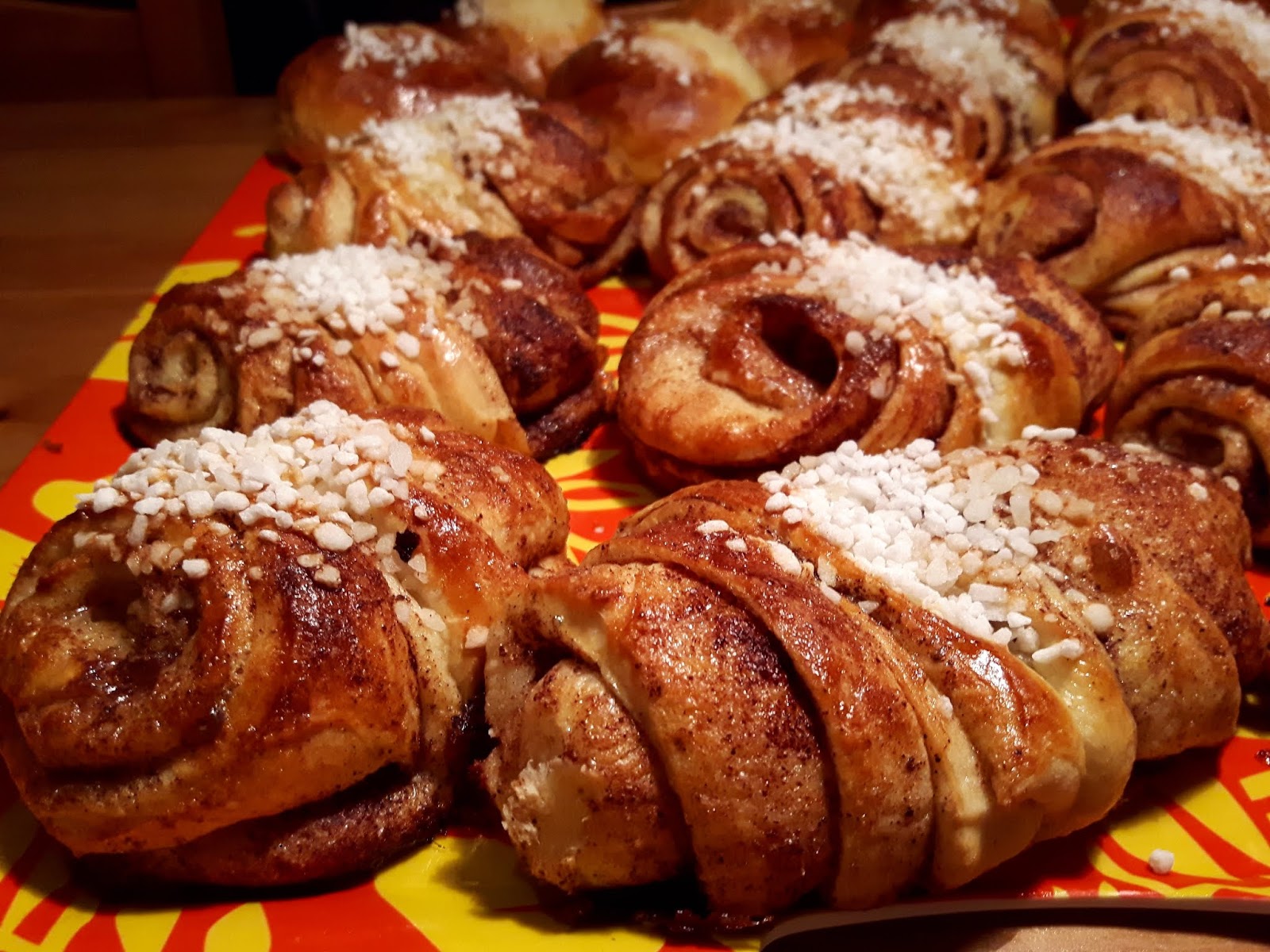 Sourdough cardamon sweet bread (pulla)