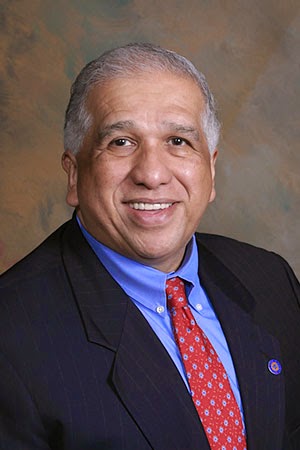 EDUCACION Y SOCIEDAD: Quién es Adán Ríos?