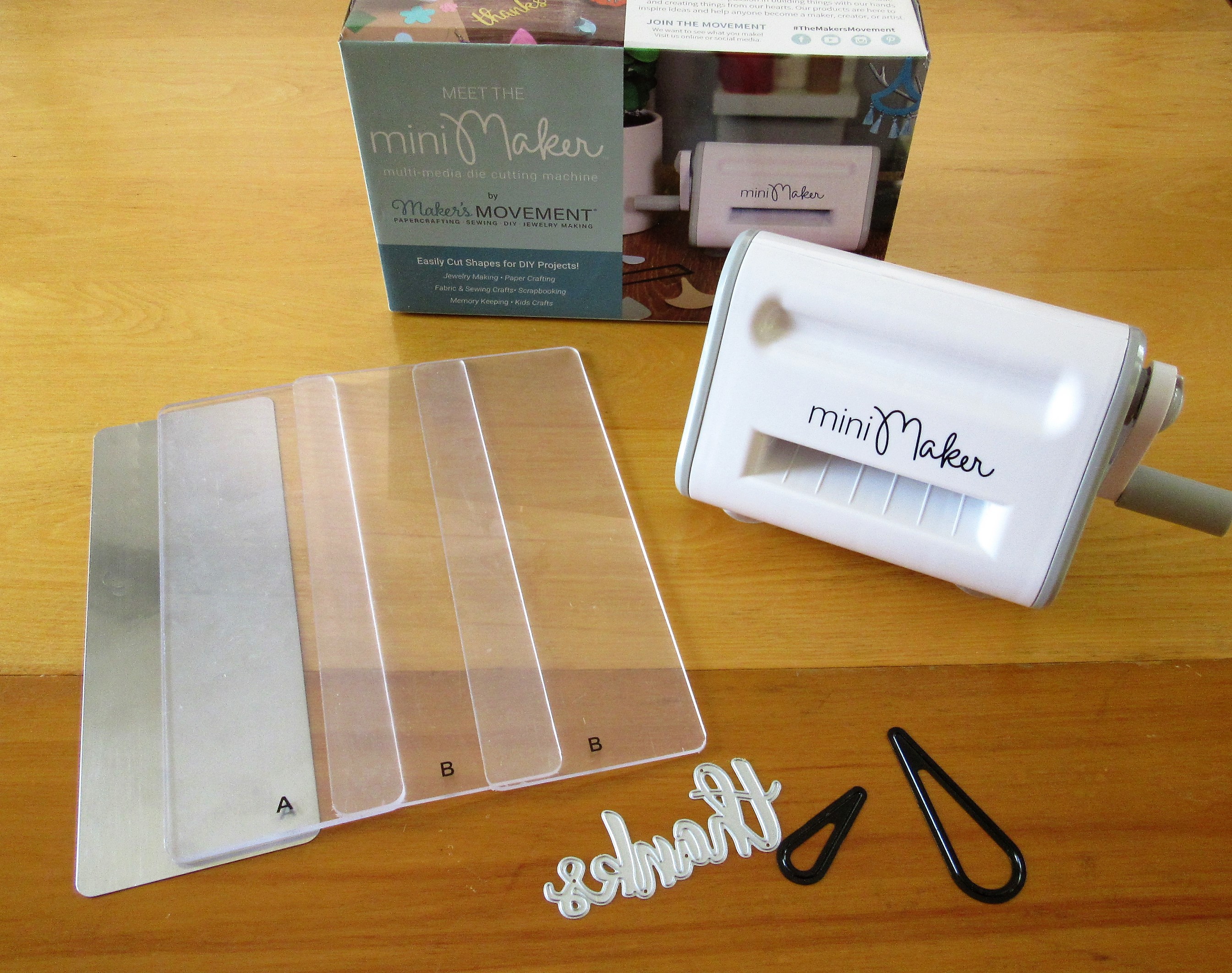 The Nickel Nook: Review of the Mini Maker Machine