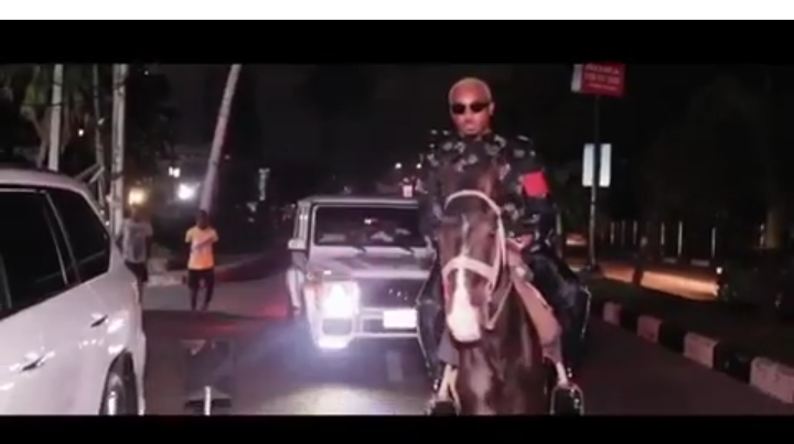 See How Lagos Socialite Pretty Mike Storm His Friend Birthday Party ... See How Lagos Socialite Pretty Mike Storm His Friend Birthday Party ...